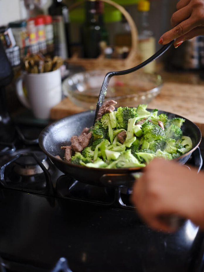 Homemade Panda Express Beef and Broccoli {Copycat Recipe} | Betony